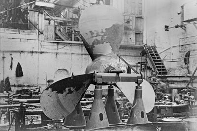 'Propeller, Harland and Wolff, Belfast, C.1910' Giclee Print - Robert ...