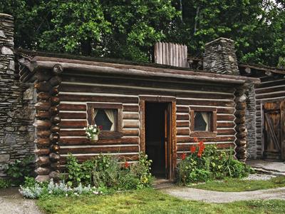 'Quaint Log Cabin with Stone Chimney, Fort Boonesborough, Kentucky, USA ...