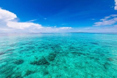 'Relaxing seascape with wide horizon of the sky and the sea. Tropical ...