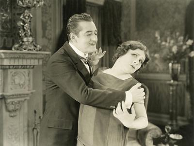 'Resisting Advances' Photo | AllPosters.com