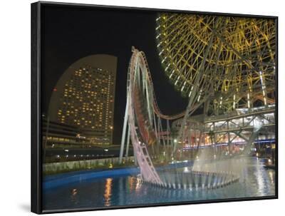 'Rollercoaster and Fun Fair Amusement Park at Night, Minato Mirai ...