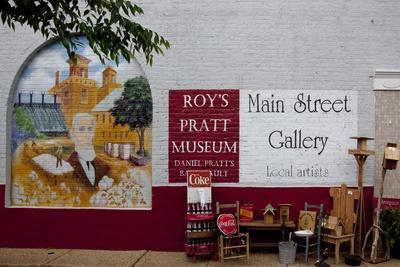 Roy Pratt Museum Photo | AllPosters.com