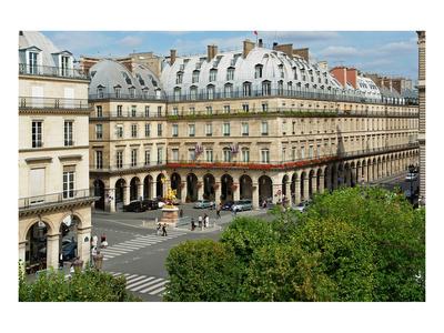 'Rue Rivoli with Jeanne d'Arc Memorial on the Place des Pyramides ...