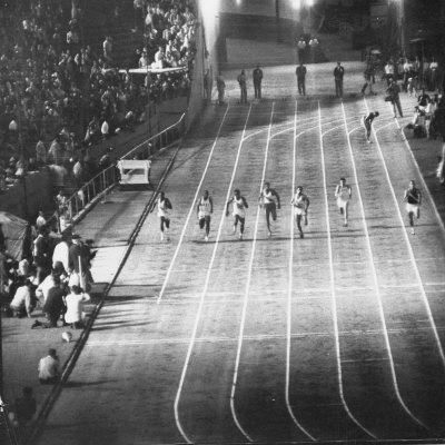 'Runner Dave Sime Falling Out of Race Because of Leg Injury During ...