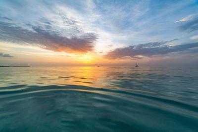 'Sea sky clouds, horizon. Colorful seascape horizontal background ...