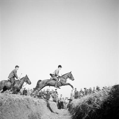 Shanghai Hunt Jumping Farmers' Ditches, 1939 (B/W Photo) Giclee Print ...