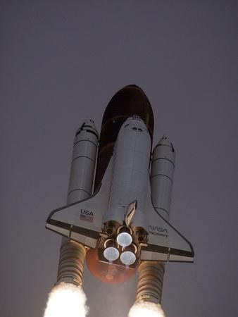 'Space Shuttle Discovery Launched with Hubble Space Telescope in its ...