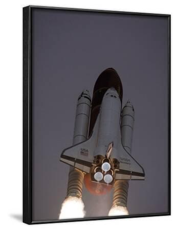 'Space Shuttle Discovery Launched with Hubble Space Telescope in its ...