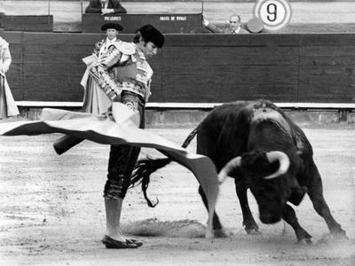 'Spanish Toreador Manuel Benitez Called El Cordobes During Bullfight in ...
