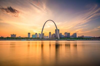 'St. Louis, Missouri, USA downtown cityscape on the Mississippi River ...