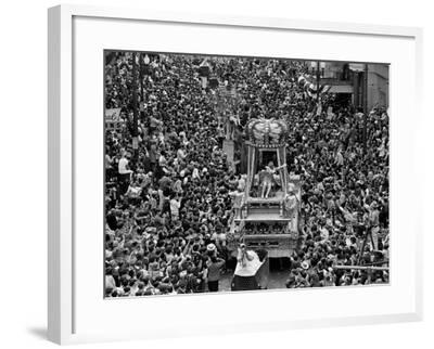 'The Float Carrying Rex, King of Carnival, Squeezes Through a Massive ...