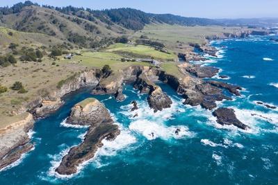 The Pacific Ocean meets the rocky shore of Northern California in ...