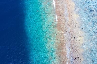 'Top view aerial photo from flying drone. Beautiful beach. Aerial view ...