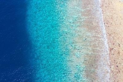 'Top view aerial photo from flying drone. Beautiful beach. Aerial view ...