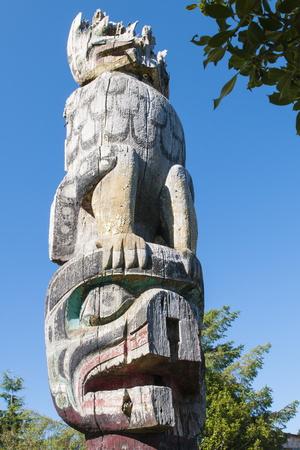 'Totem Pole at Umista Cultural Centre, Alert Bay, British Columbia ...