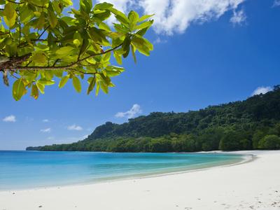 'Turquoise Water and White Sand at Champagne Beach, Island of Espiritu ...