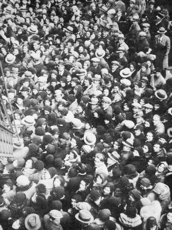 'Unemployed workers desperate for work during the Great Depression ...