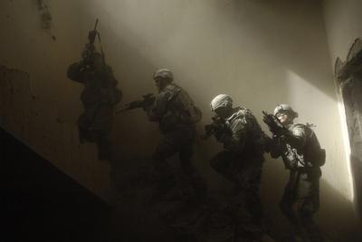 'US Soldiers Clear a Staircase During a Training Exercise with Iraqis ...