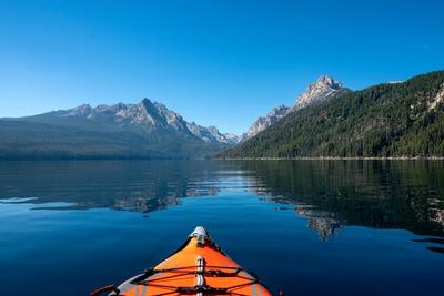 'USA, Idaho, Redfish Lake. Kayak facing Sawtooth Mountains ...