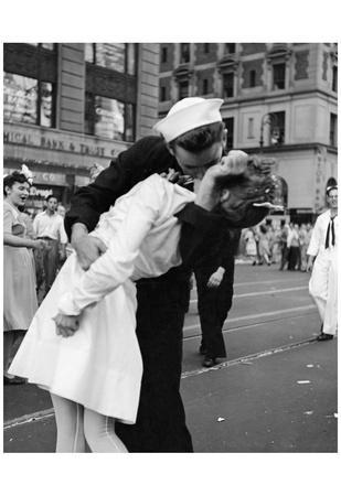 'Victor Jorgensen (War's End Kiss) Photo Print Poster' Posters ...