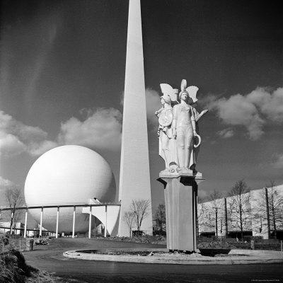 'View of Iconic Perisphere and Trylon, Helicline and Statue "Victories ...