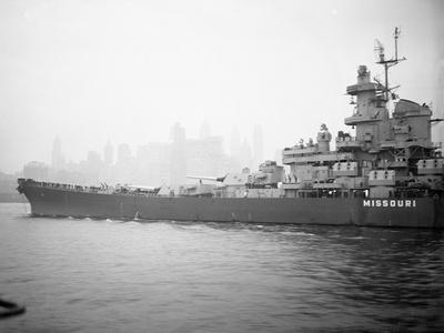 'View of the Battleship USS Missouri' Photographic Print | AllPosters.com