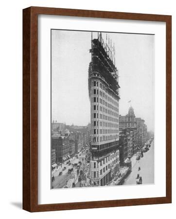 'View of the Flatiron Building under Construction in New York City ...