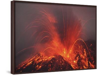 'Vulcanian Eruption with Glowing Lava Bombs on Sakurajima Volcano ...