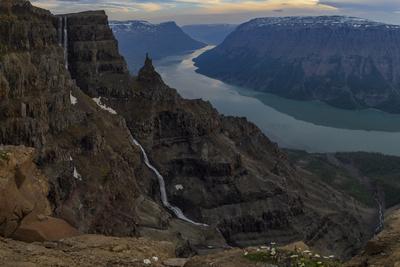 'Waterfall and river, Putoransky State Nature Reserve, Putorana Plateau ...