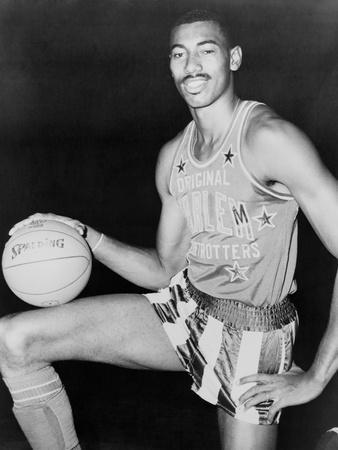 'Wilt Chamberlain in Harlem Globetrotters Uniform, 1959' Photo ...
