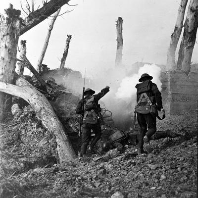 'WWI, American Soldiers Charging Under Fire' Giclee Print - Science ...