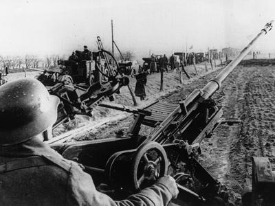 'WWII German Anti Aircraft Crew' Photographic Print | AllPosters.com