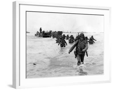 'WWII Normandy Invasion' Photographic Print - Bert Brandt | AllPosters.com
