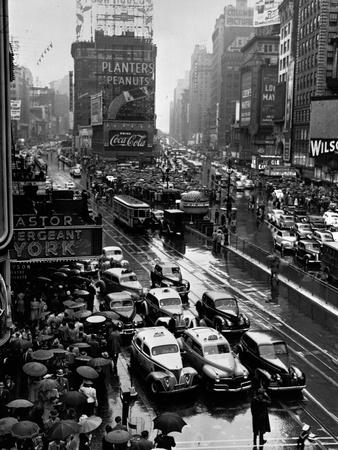 'Times Square During a President Franklin D. Roosevelt Speech ...