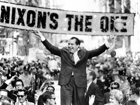 'Richard Nixon, Delivering His the 'V' for Victory Sign' Photo ...