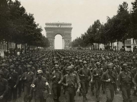 'WW2 American Soldiers Marching During the Liberation of Paris, Aug. 26 ...