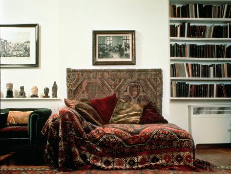 Analytic Couch in Sigmund Freud's Study Photographic Print at ...