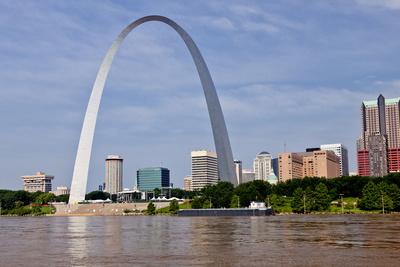'The St Louis Arch from the Mississippi River, Missouri, USA ...