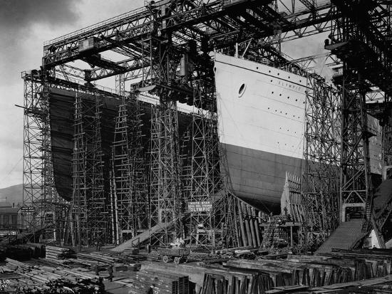 'Olympic and Titanic Being Built' Photographic Print | AllPosters.com