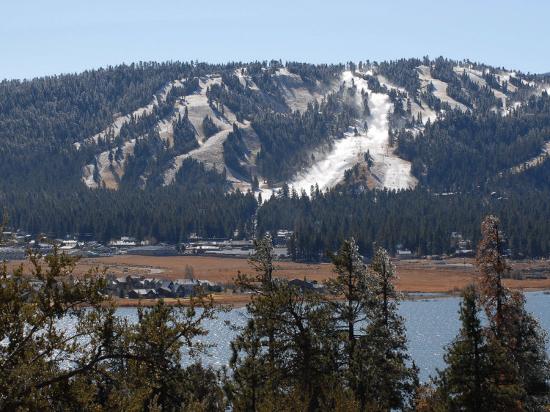 'Snow Summit Ski Area in Big Bear Lake, California, Struggles to Make ...