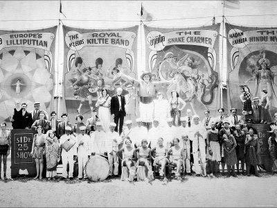 'Sideshow Performers' Photo | AllPosters.com