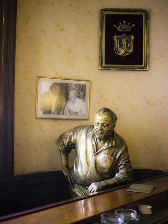 'Lifesize Bronze Statue of Author Ernest Hemingway in Bar El Floridita ...