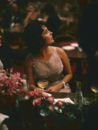 'Actress Elizabeth Taylor in the Louis Sherry Bar, Metropolitan Opera ...